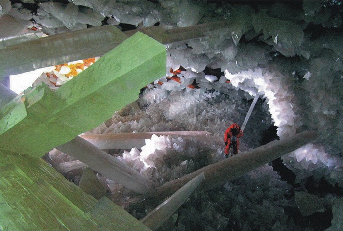 Giant Crystal Cave in the Mexican Desert | Amusing Planet